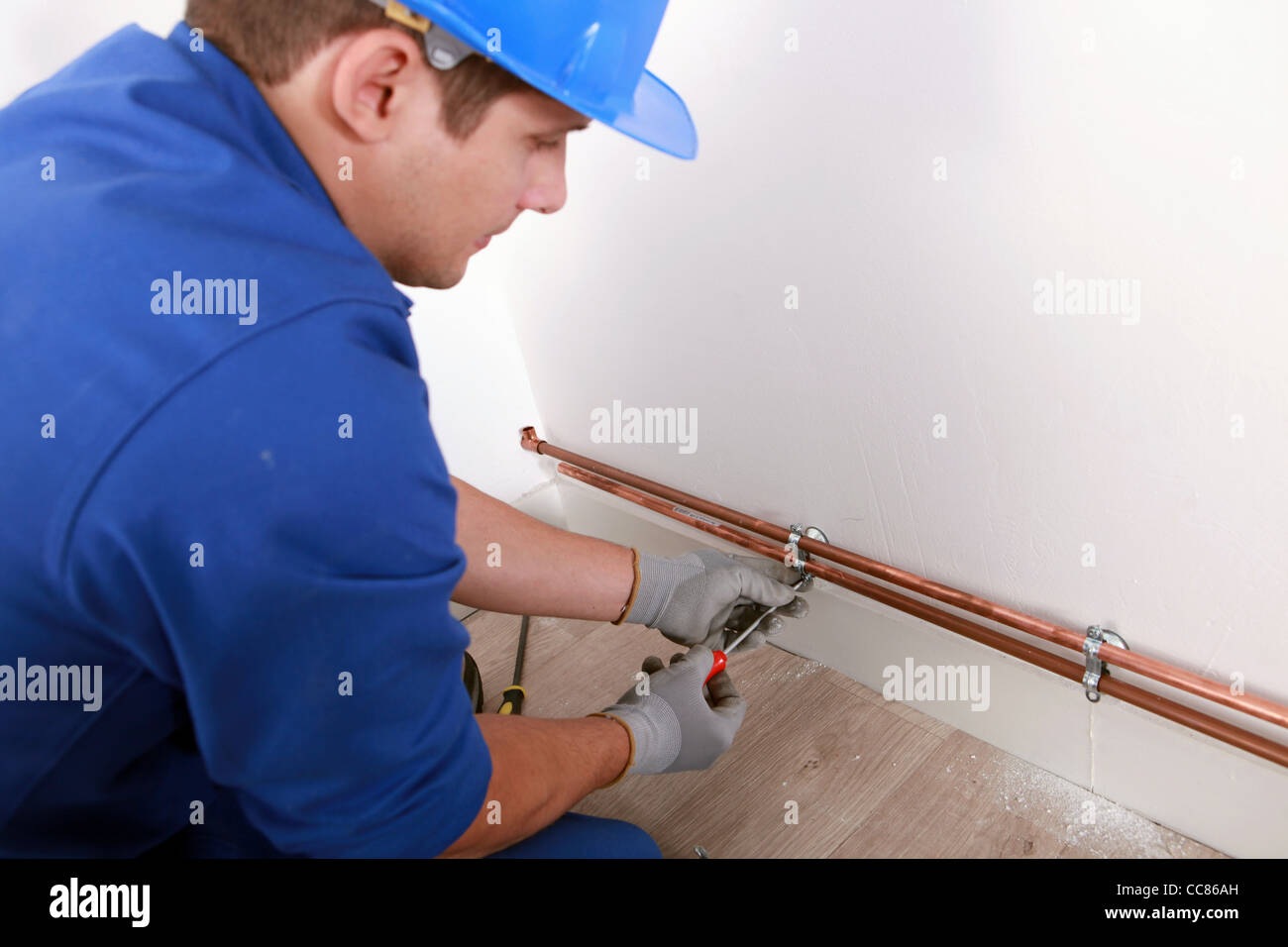 Plumber fixing pipes Stock Photo - Alamy