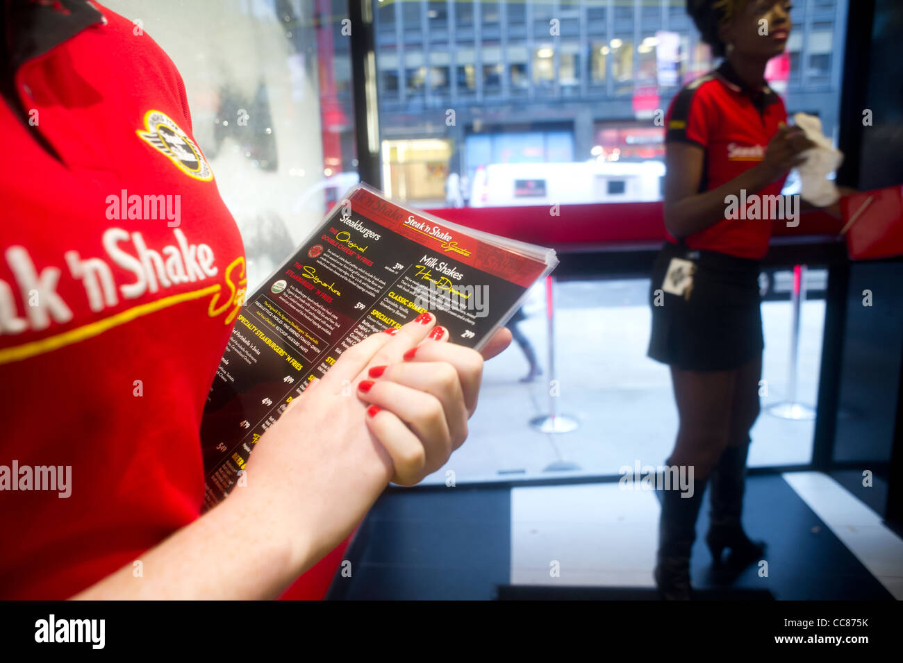 Hundreds of burger lovers descend on the new Steak 'n Shake Signature ...