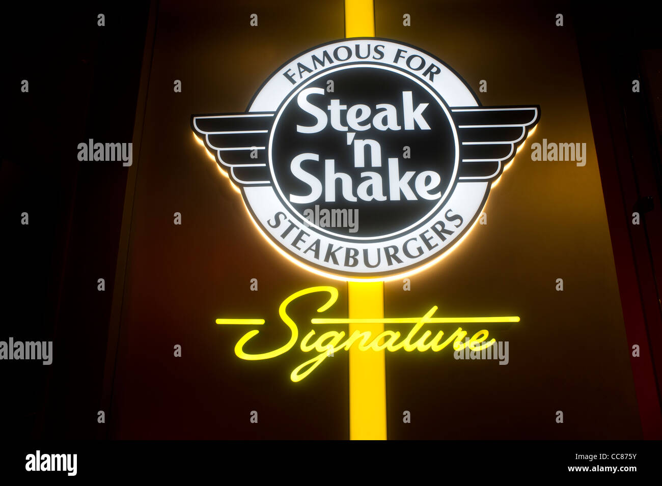 Hundreds of burger lovers descend on the new Steak 'n Shake Signature ...