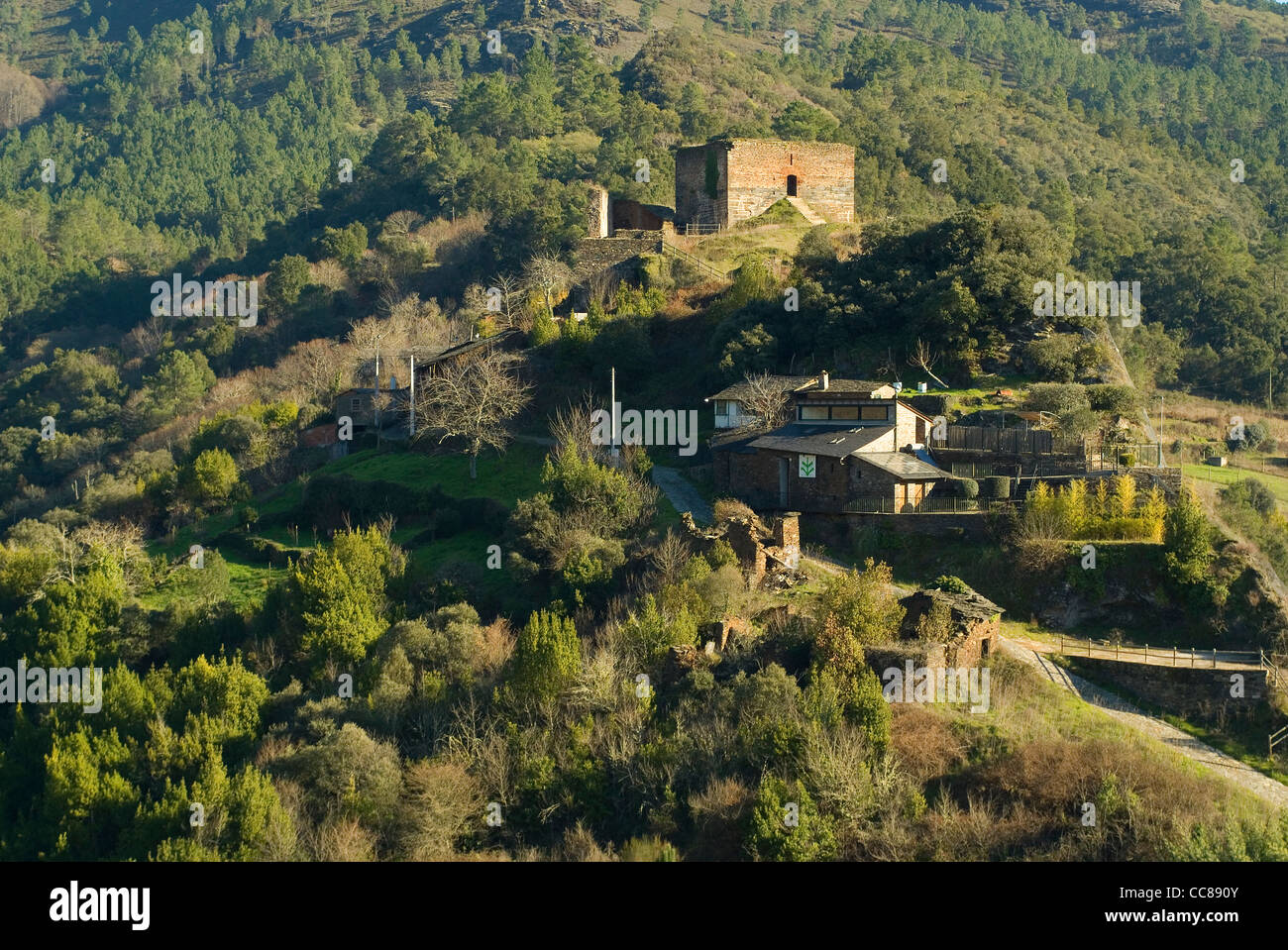 Castle of Torrenovaes. Quiroga, Galicia, Spain Stock Photo - Alamy