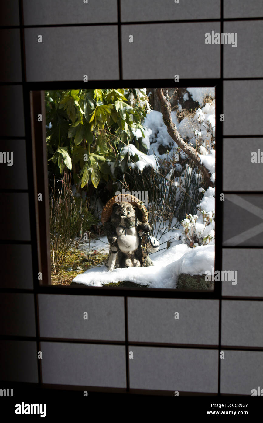 Tanuki statue hi-res stock photography and images - Alamy