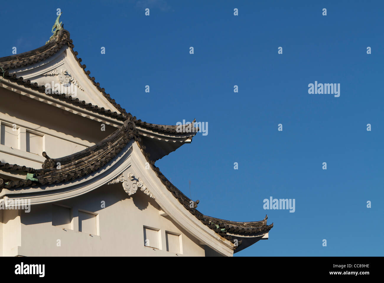 Japan castle roof hi-res stock photography and images - Alamy