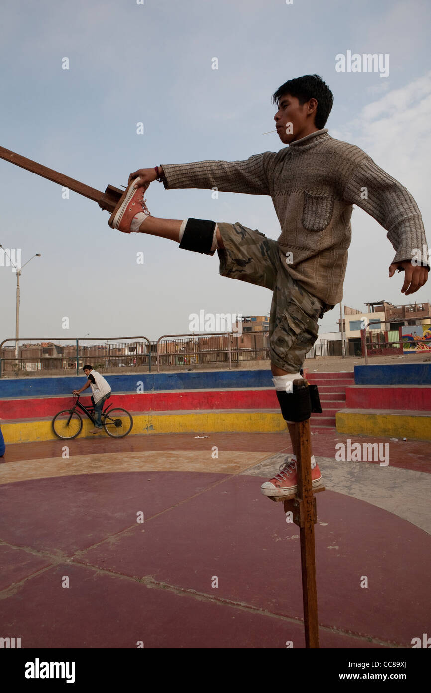 Walking man stilts hi-res stock photography and images - Alamy