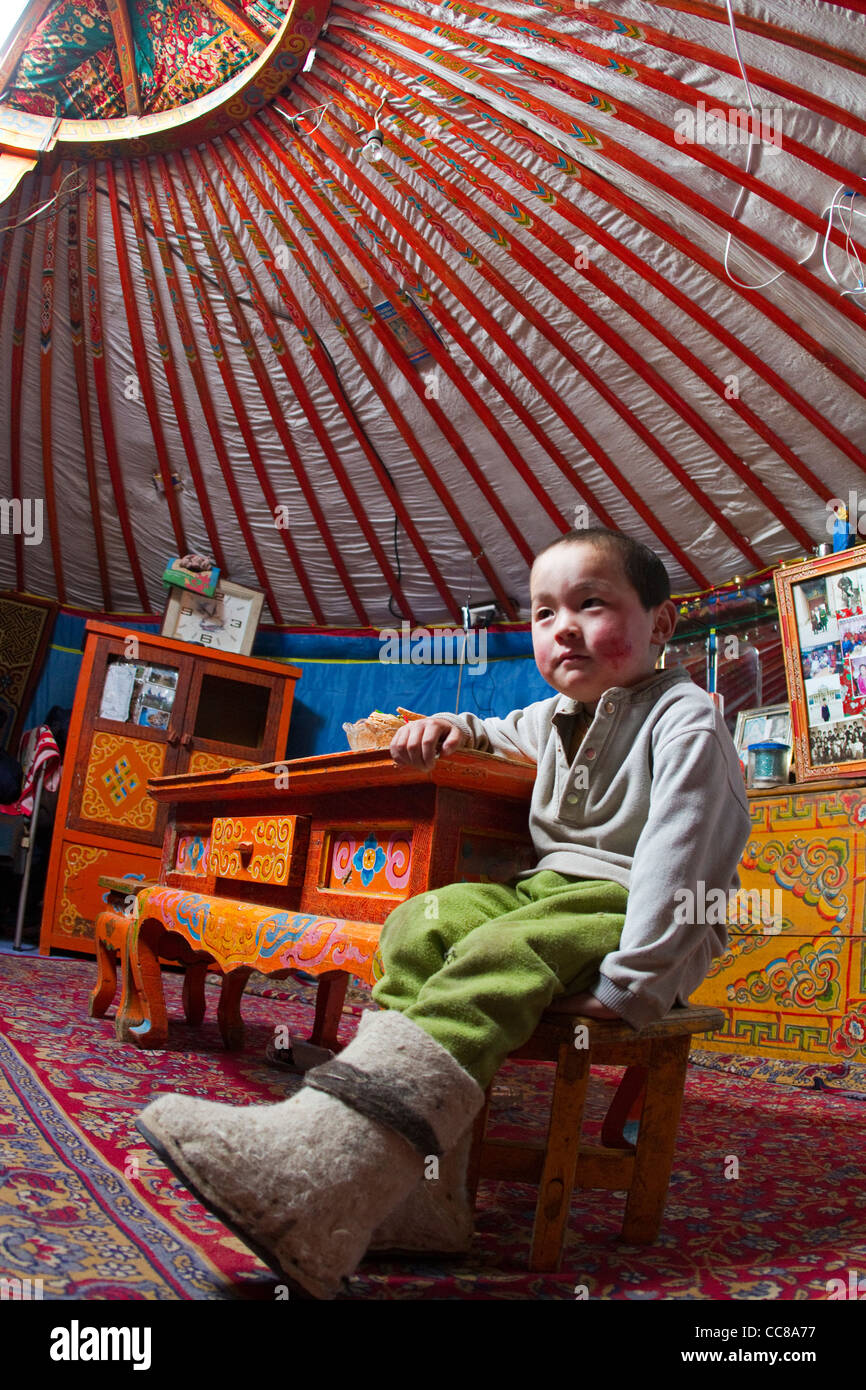 Mongolian yurt child hi-res stock photography and images - Alamy