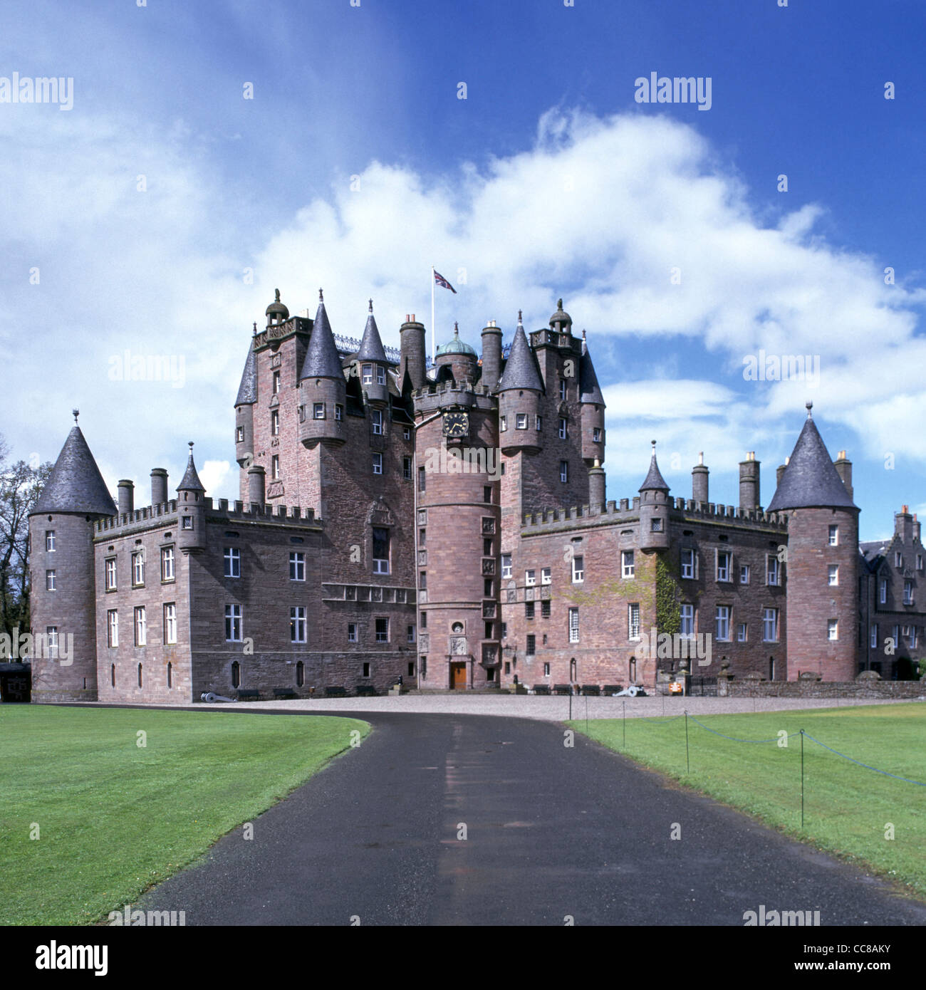 The queen mother glamis castle hi-res stock photography and images - Alamy