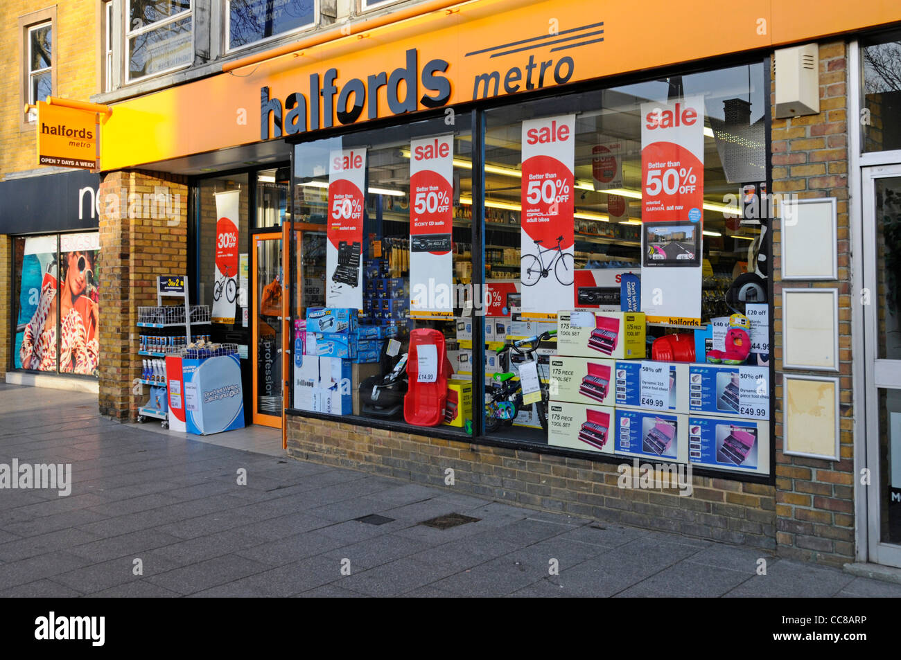 Halfords store front hi-res stock photography and images - Alamy