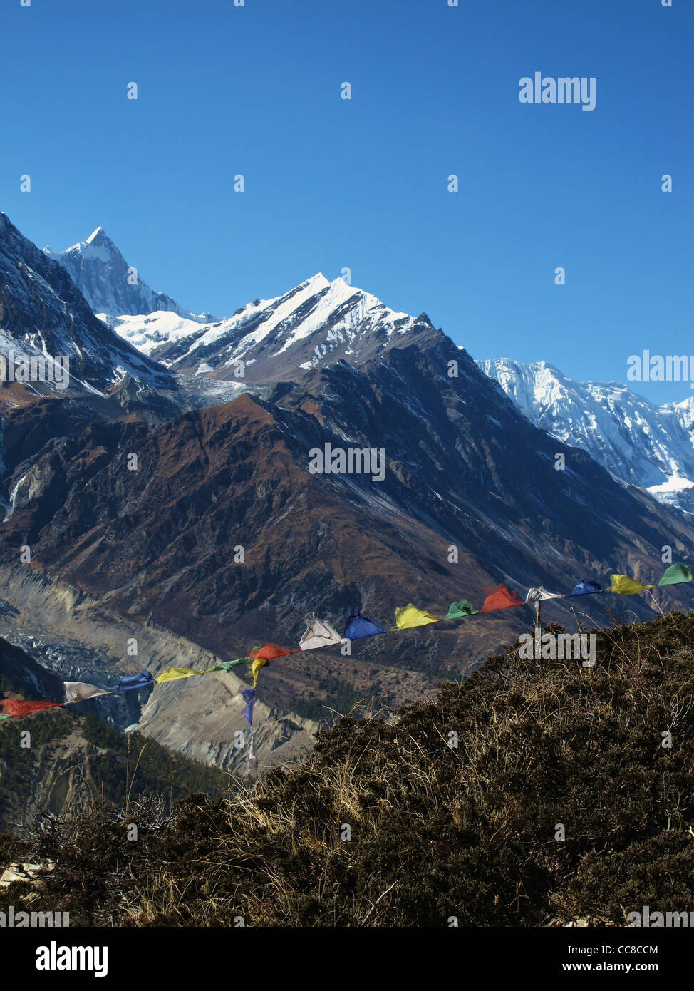 Himalayas prayer flags hi-res stock photography and images - Alamy
