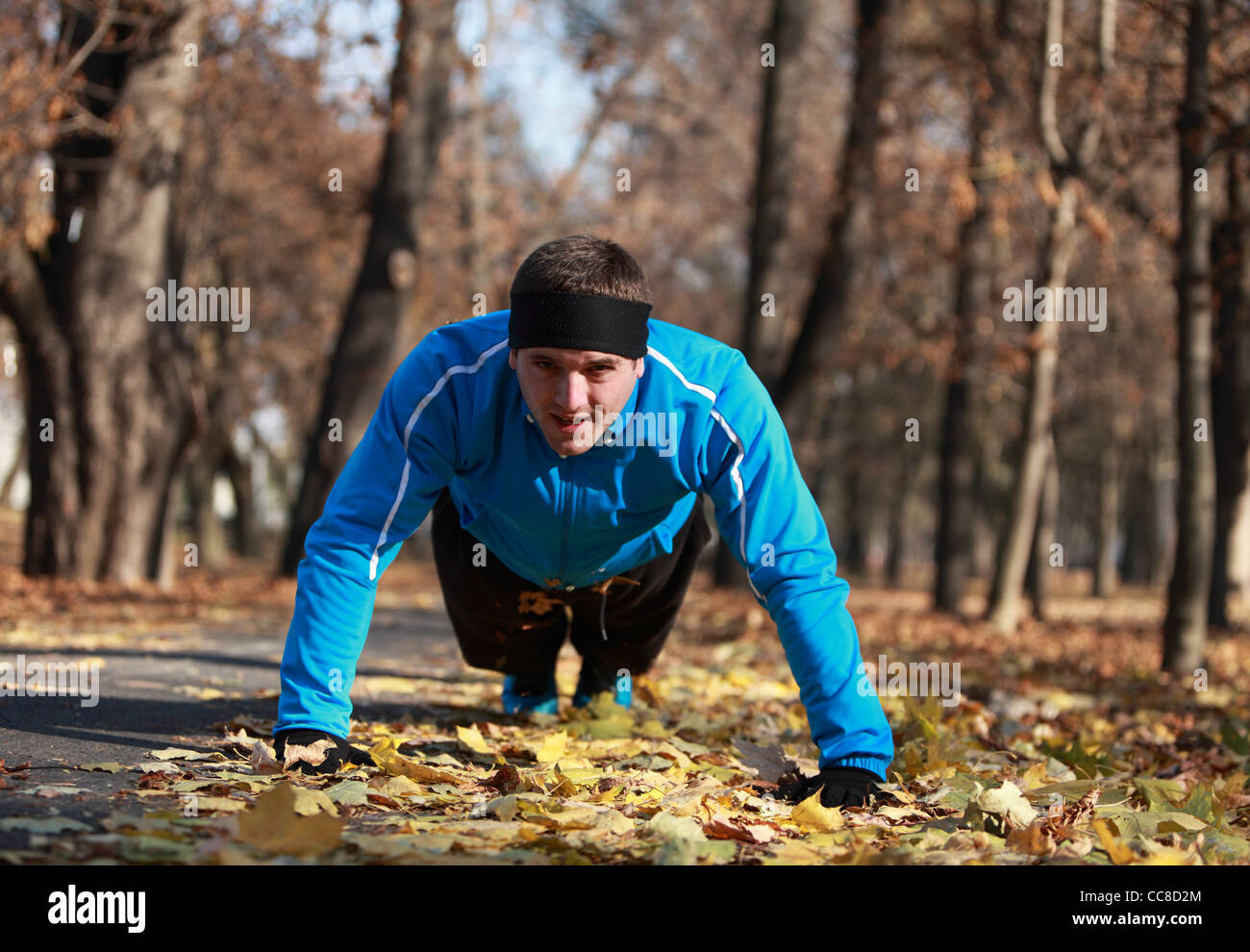 Man doing push-ups outdoor in a park in autumn Stock Photo - Alamy
