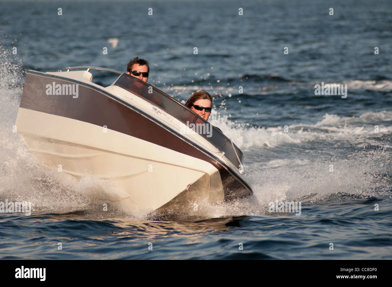 Speedboat spray hi-res stock photography and images - Alamy