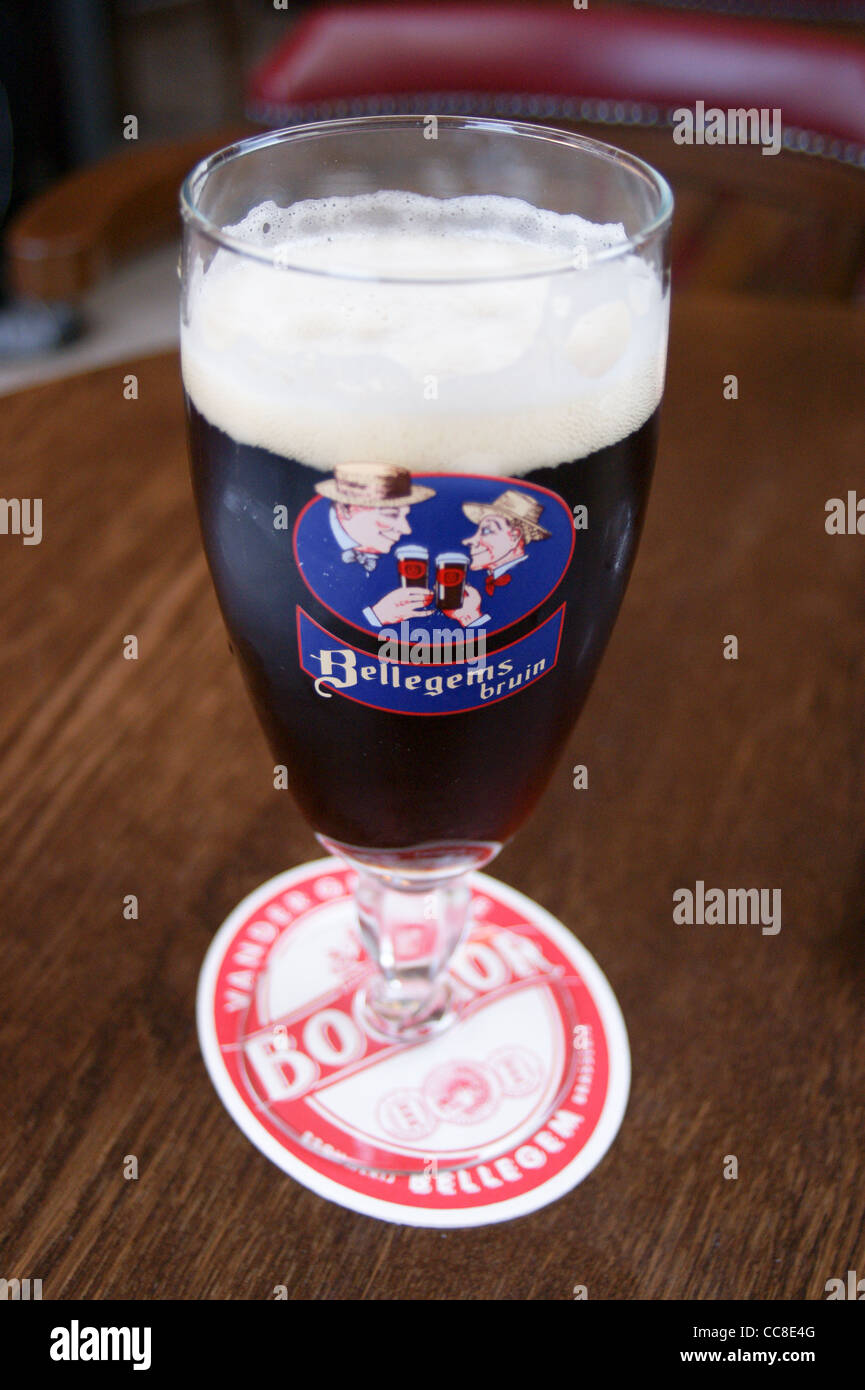Crystal still life still life big beermat hi-res stock photography and ...