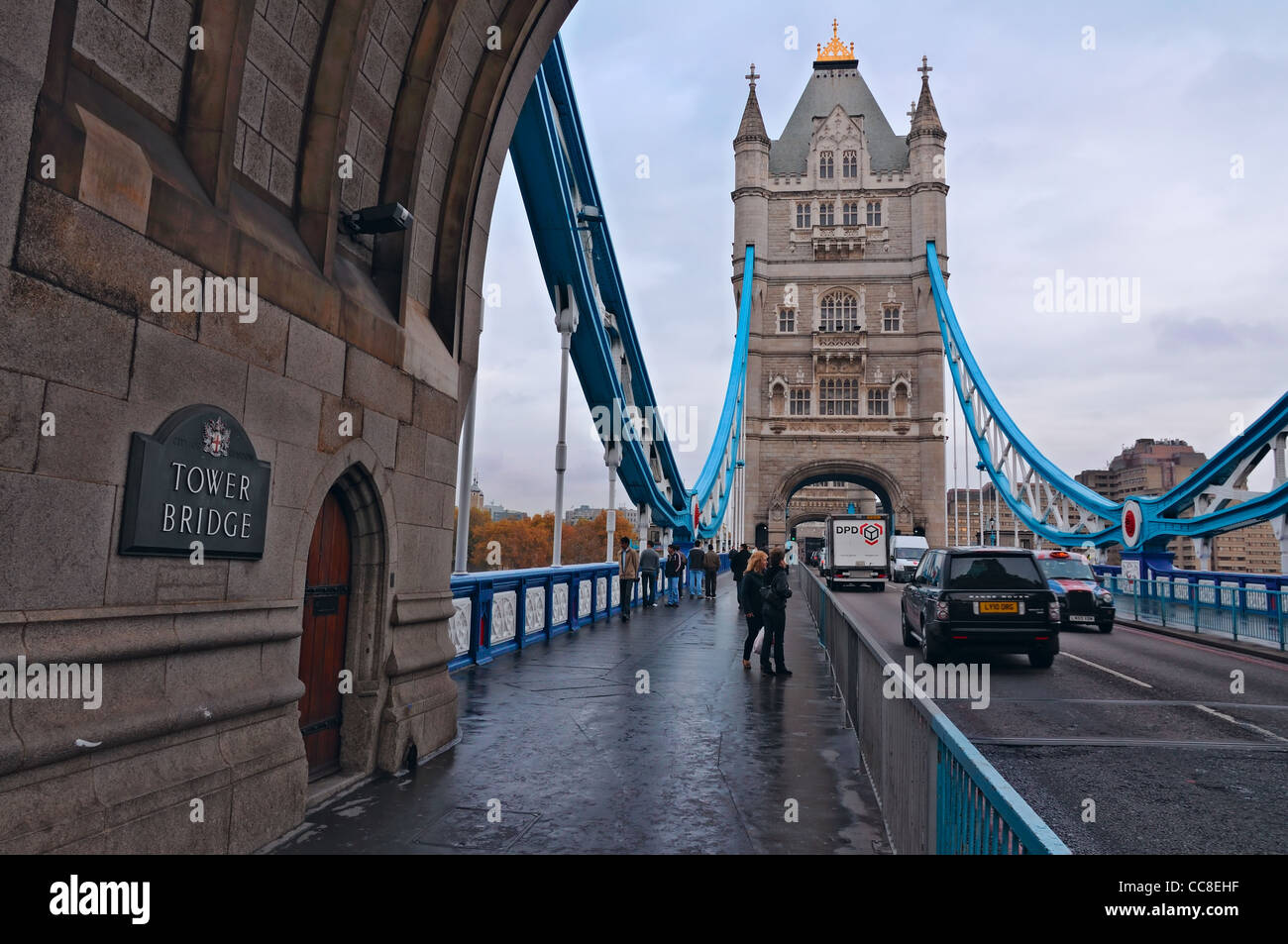 Tower of london range hi-res stock photography and images - Alamy