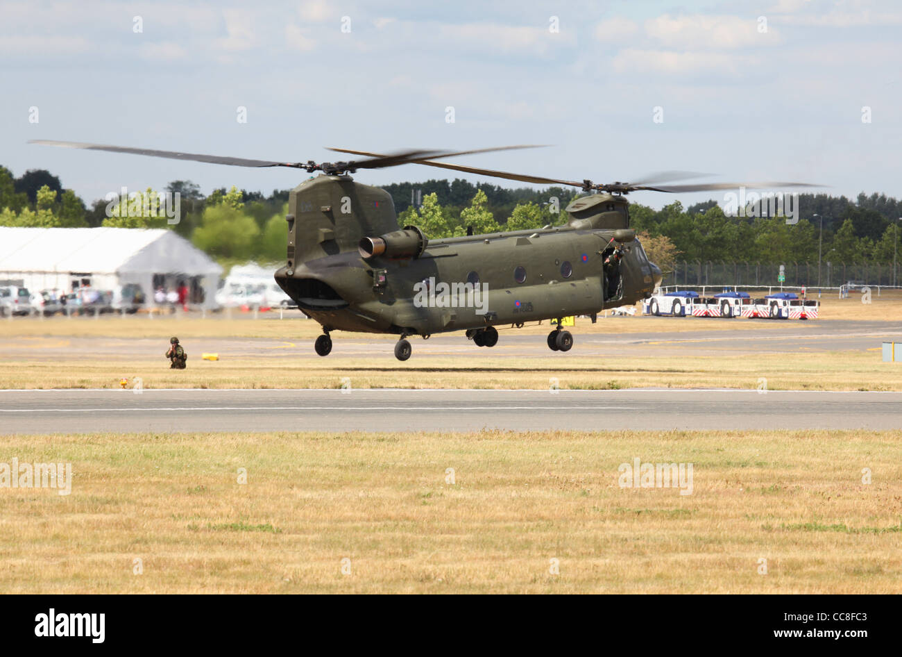 Ch 47 chinook helicopter hi-res stock photography and images - Alamy