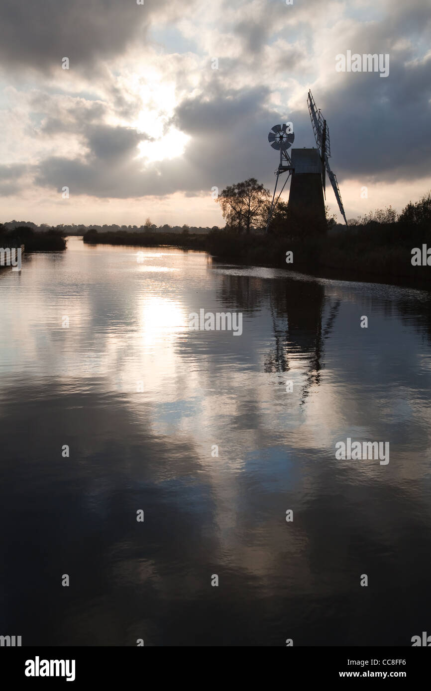 Setting sun light how hill hi-res stock photography and images - Alamy