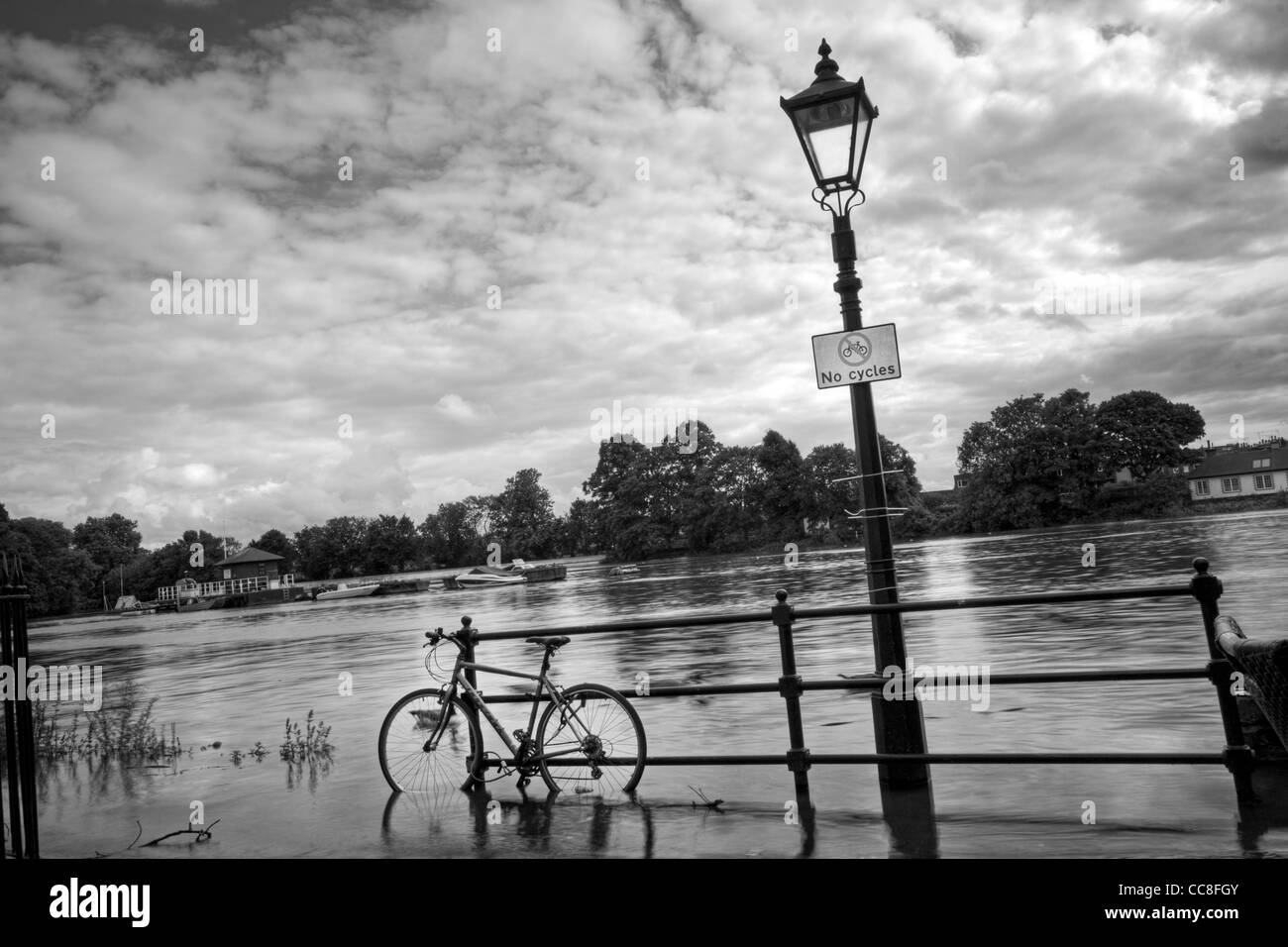 Strand on the green hi-res stock photography and images - Alamy