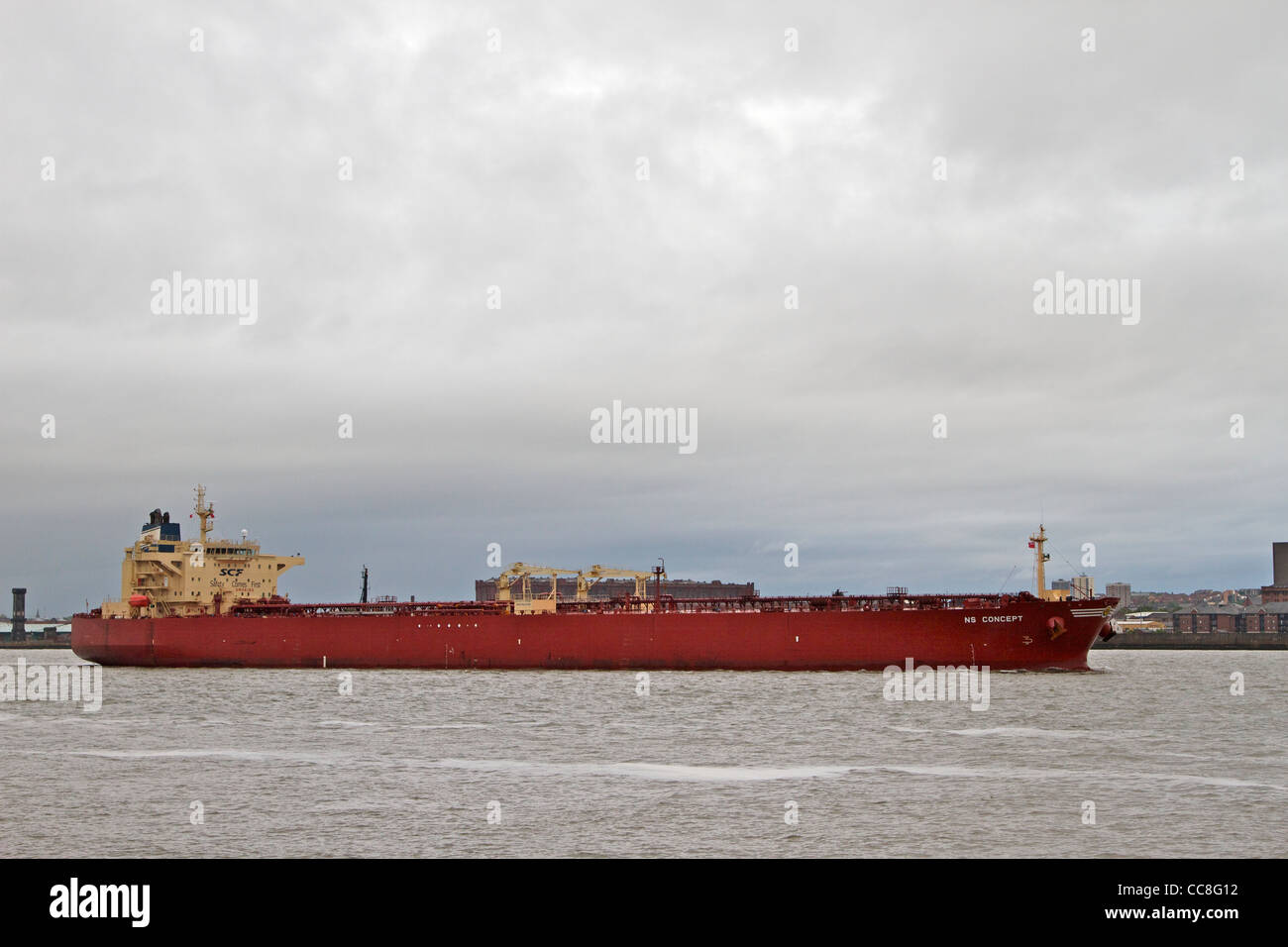 Tanker MS CONCEPT heading towards Tranmere Oil Terminal. Merseyside ...