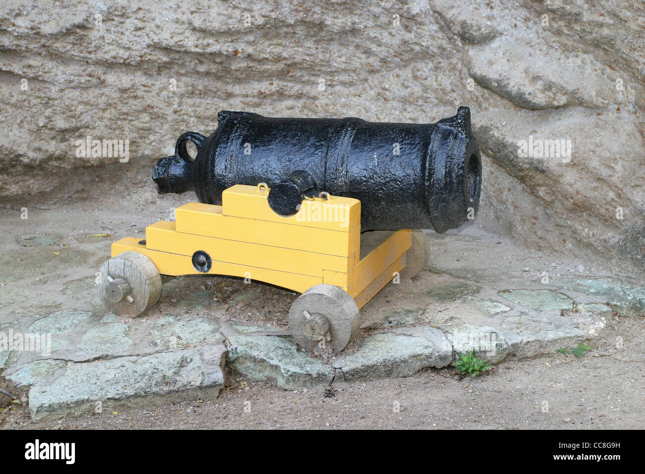 18 pounder carronade muzzle loading cannon Stock Photo - Alamy