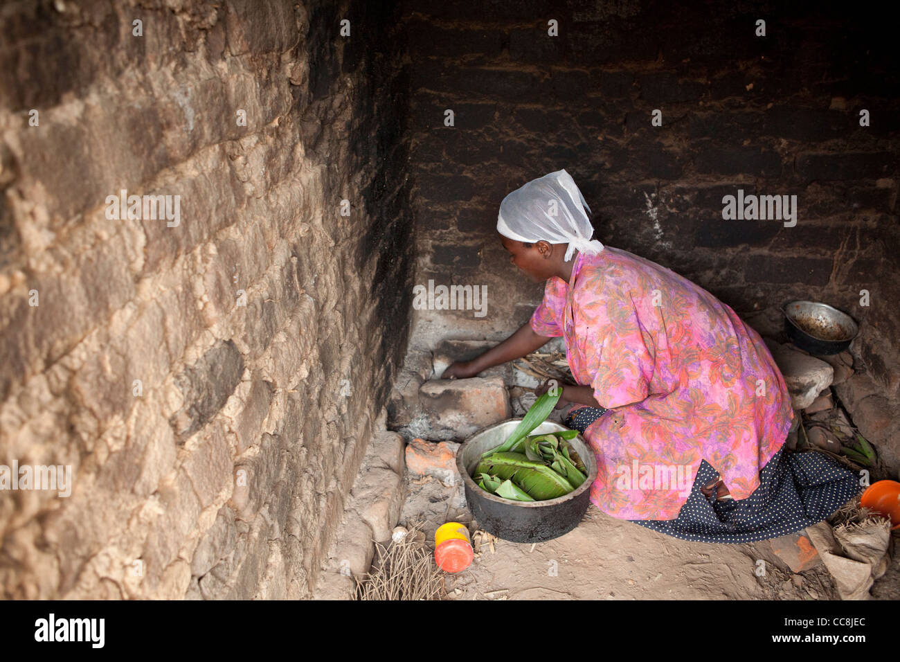 Woman cooking over fire hi-res stock photography and images - Alamy