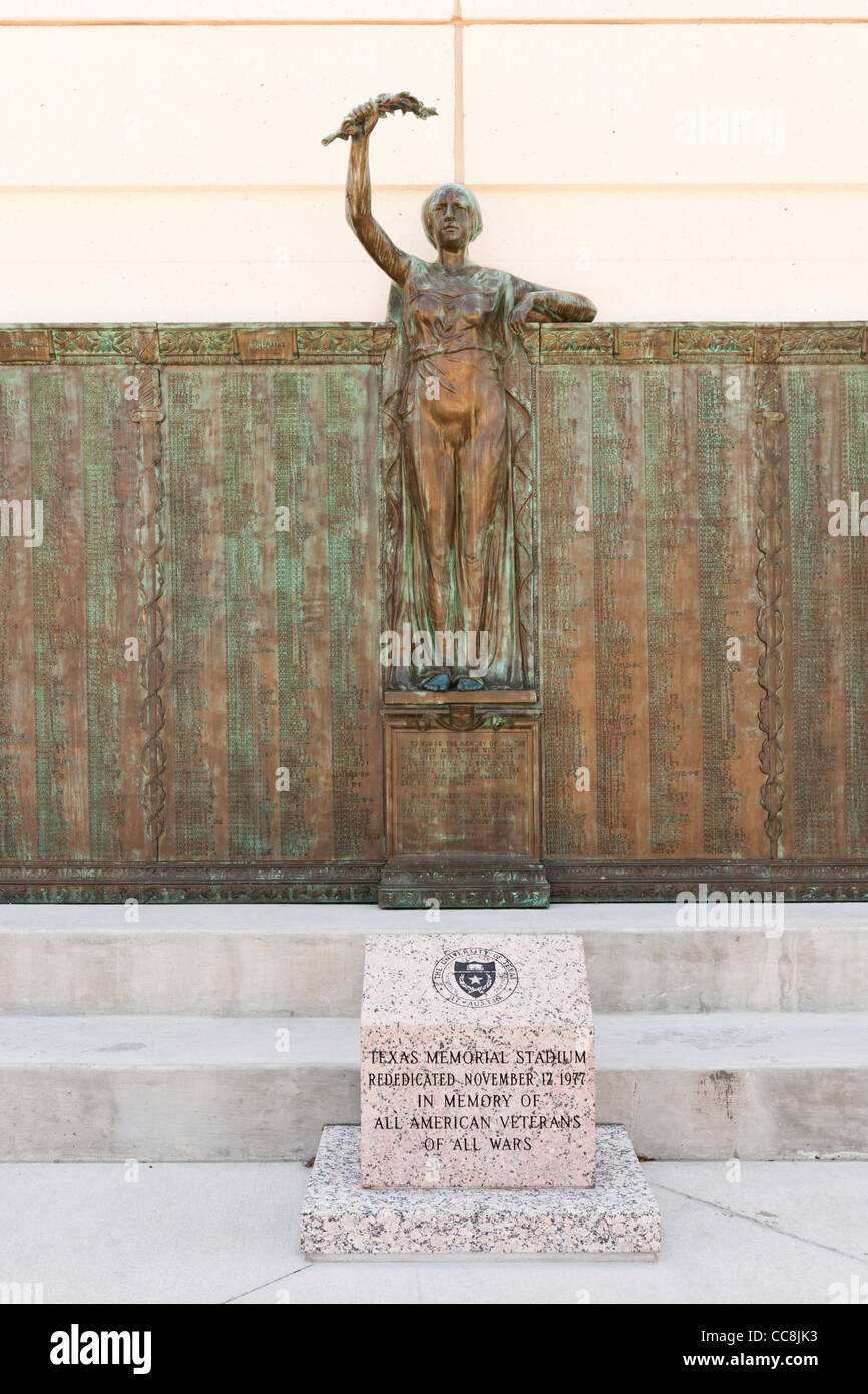 Texas war memorial stadium statue hi-res stock photography and images ...
