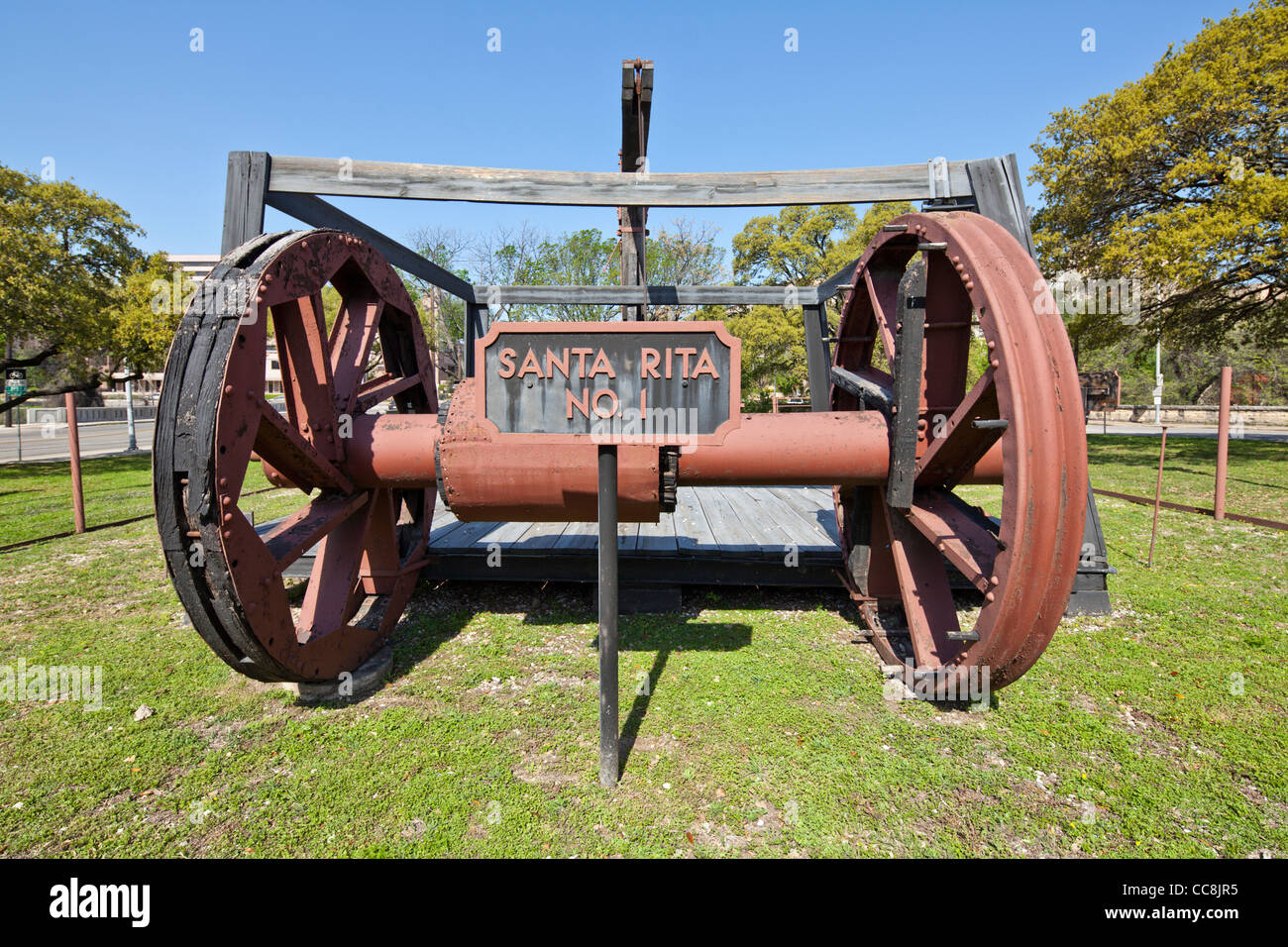 Santa rita no 1 oil rig hi-res stock photography and images - Alamy