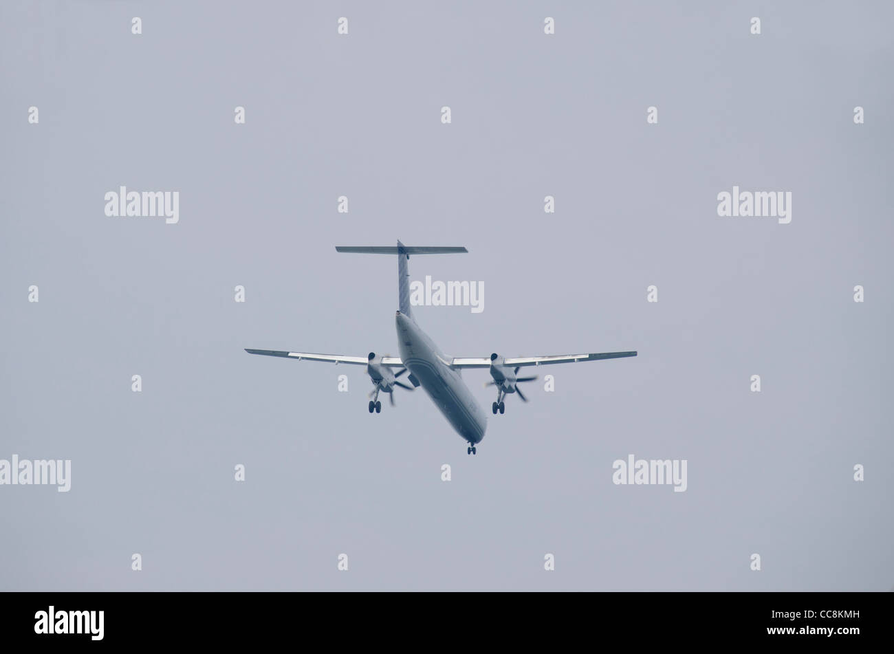 Commuter aircraft hi-res stock photography and images - Alamy