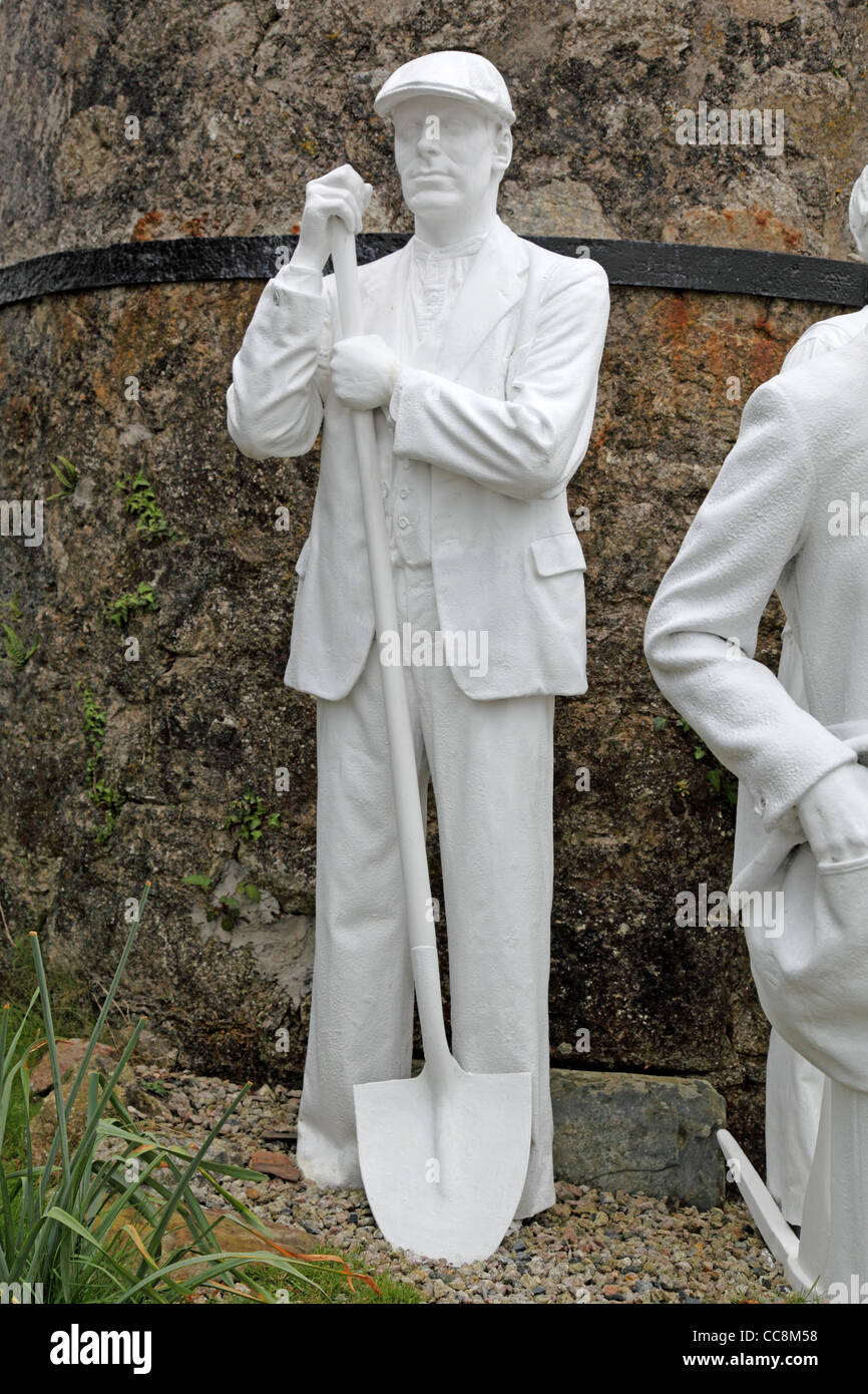 Statue worker hi-res stock photography and images - Alamy