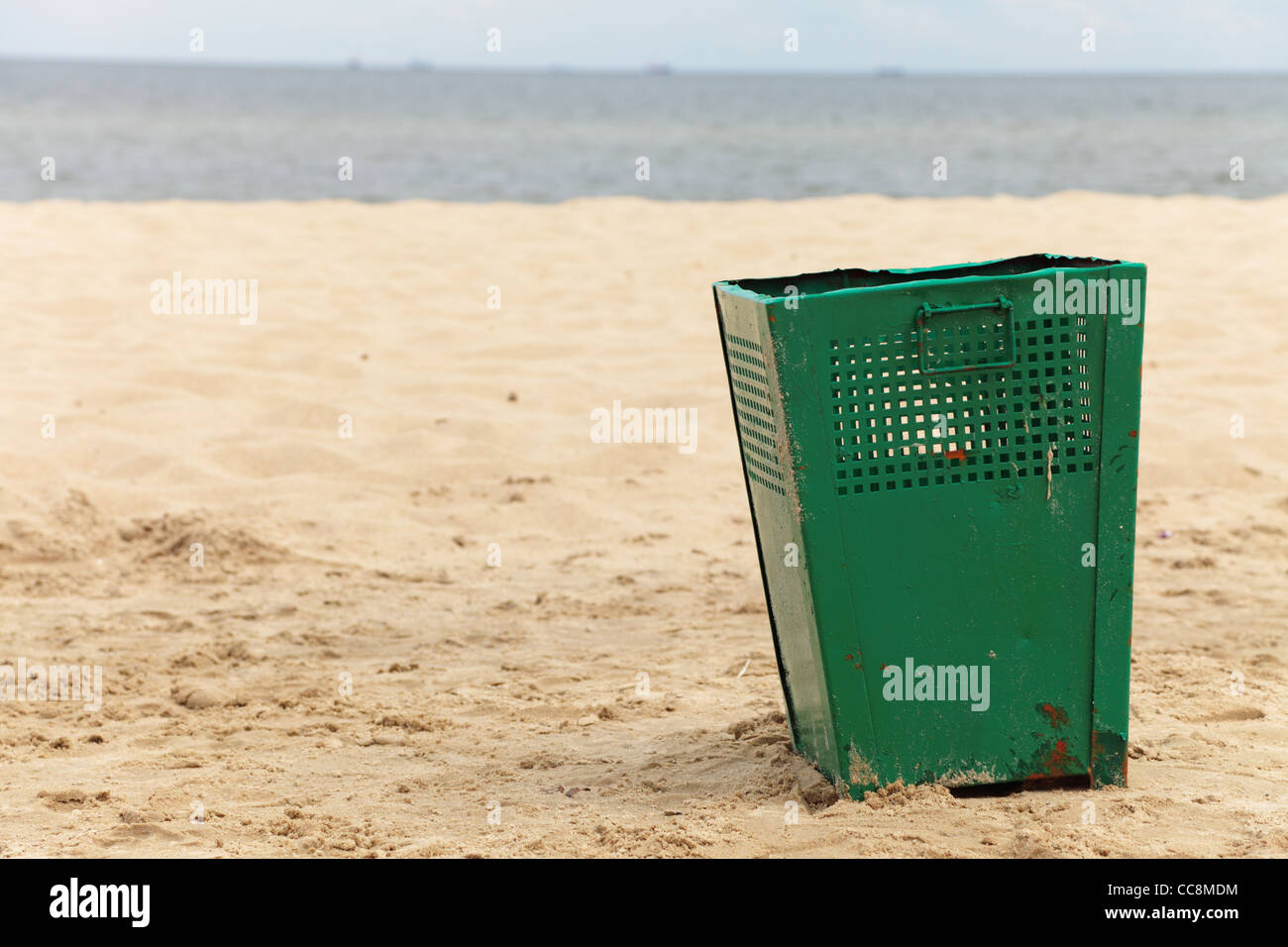 environment green bin garbageat beach Stock Photo - Alamy