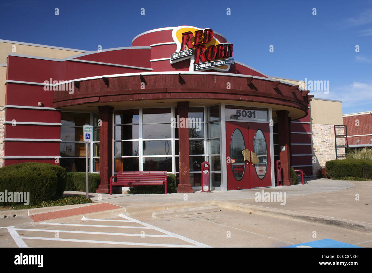 Red robin restaurant hi-res stock photography and images - Alamy
