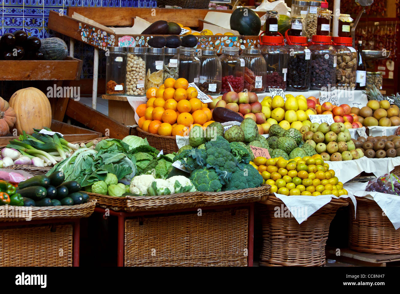 The provision market hi-res stock photography and images - Alamy