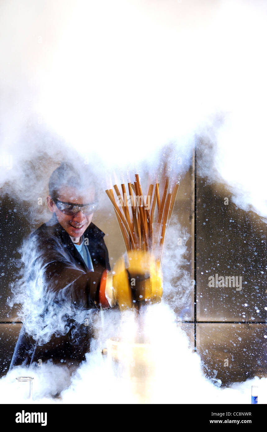 Liquid Nitrogen Bomb