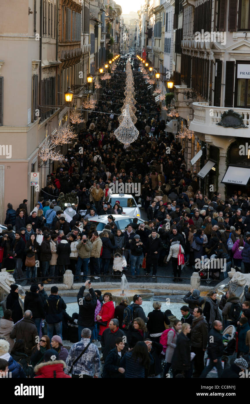 Crowded street italy hi-res stock photography and images - Alamy