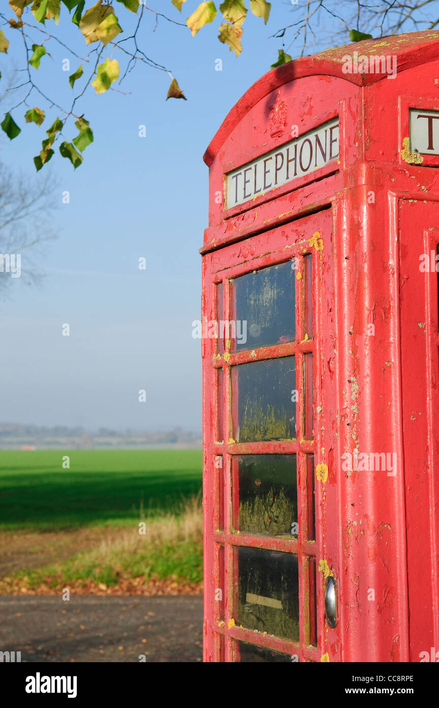 Red bt phone booth hi-res stock photography and images - Alamy
