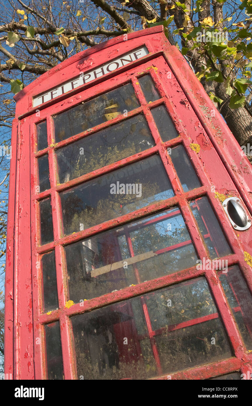 English red phone booth hi-res stock photography and images - Alamy