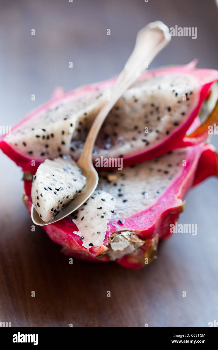 Fresh dragon fruit pitahaya hi-res stock photography and images - Alamy