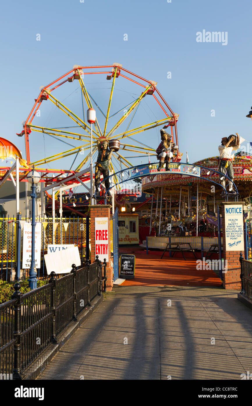 Entrance to a static fairground site in Stourport Stock Photo - Alamy