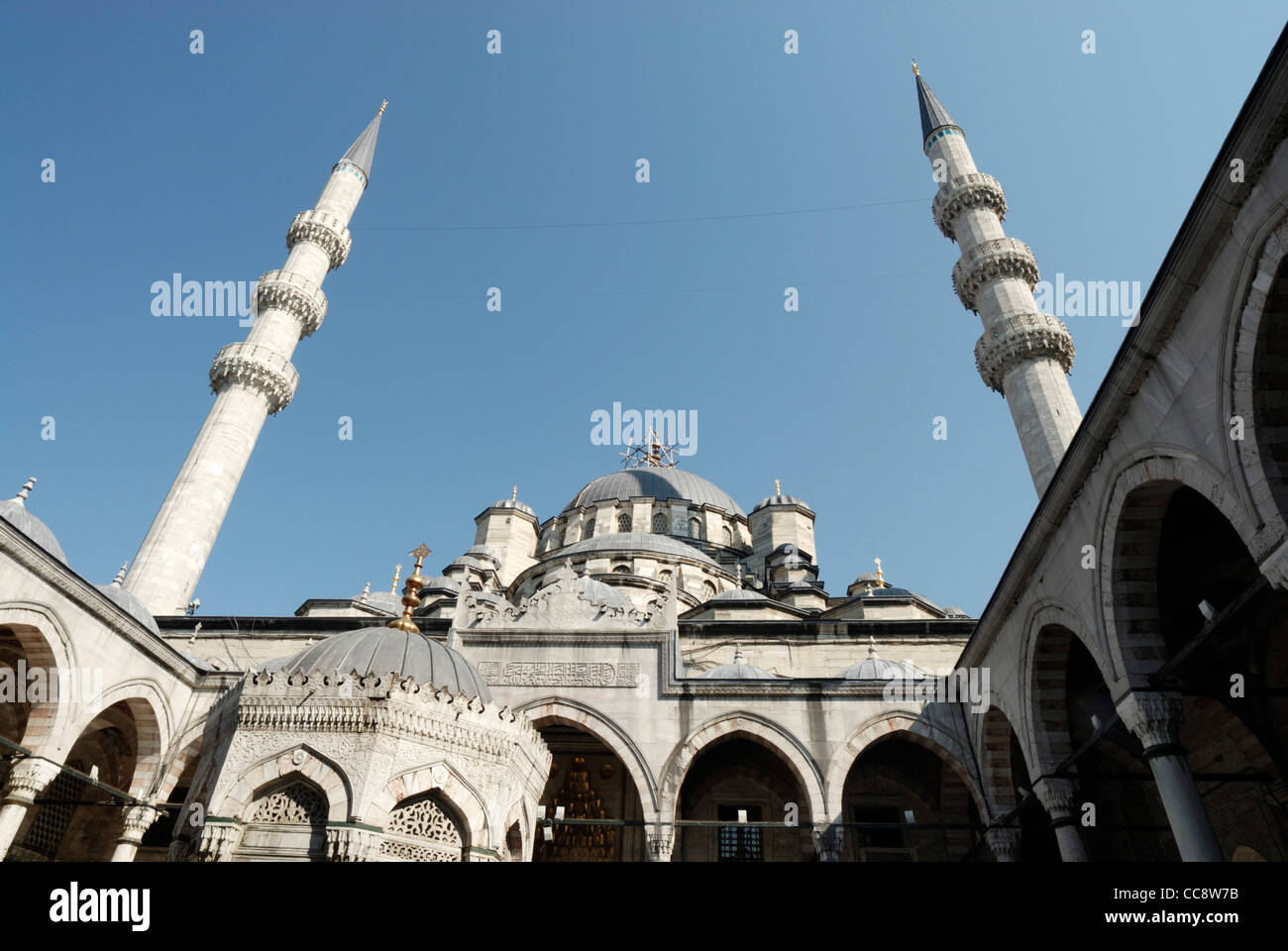 Blue mosque looking up hi-res stock photography and images - Alamy
