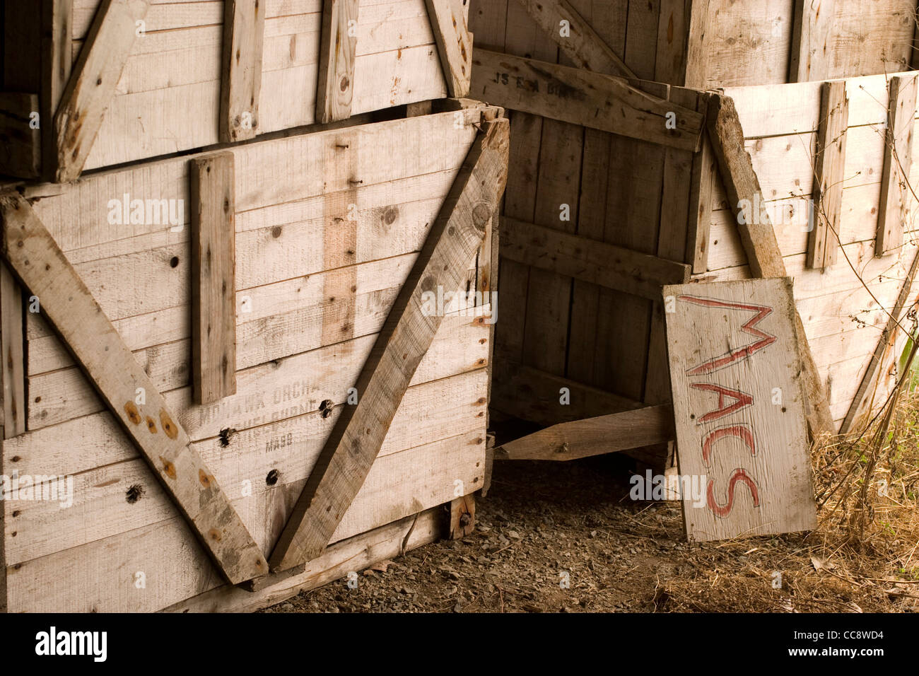 Empty crates hi-res stock photography and images - Alamy