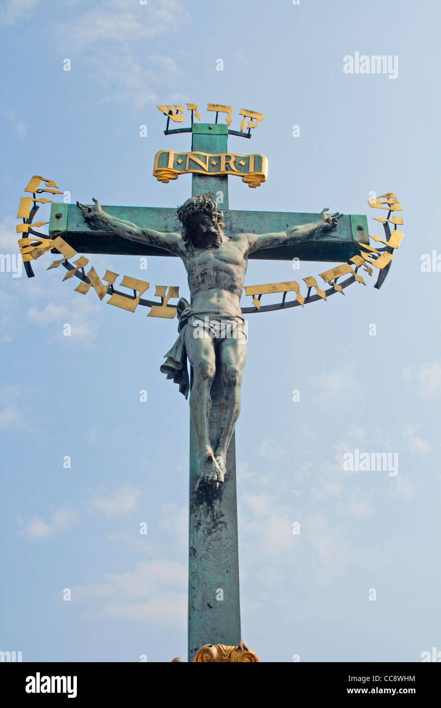 Statue of crucifixion hi-res stock photography and images - Alamy