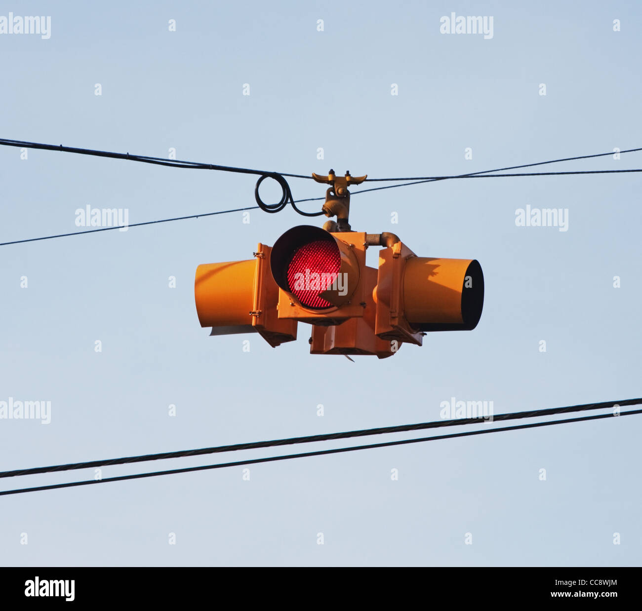 Hanging traffic light cables hi-res stock photography and images - Alamy