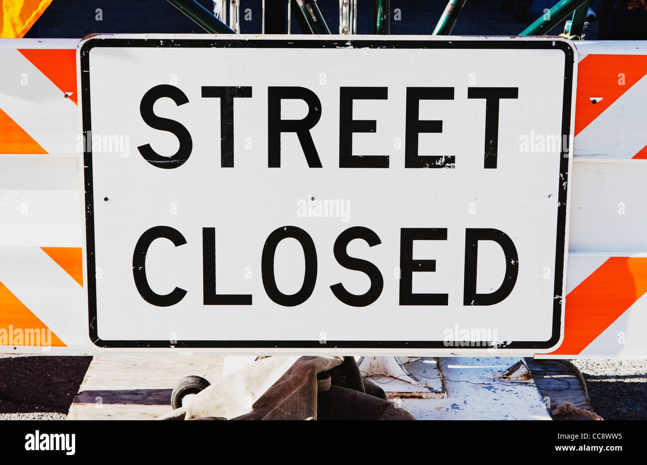 street closed sign Stock Photo - Alamy