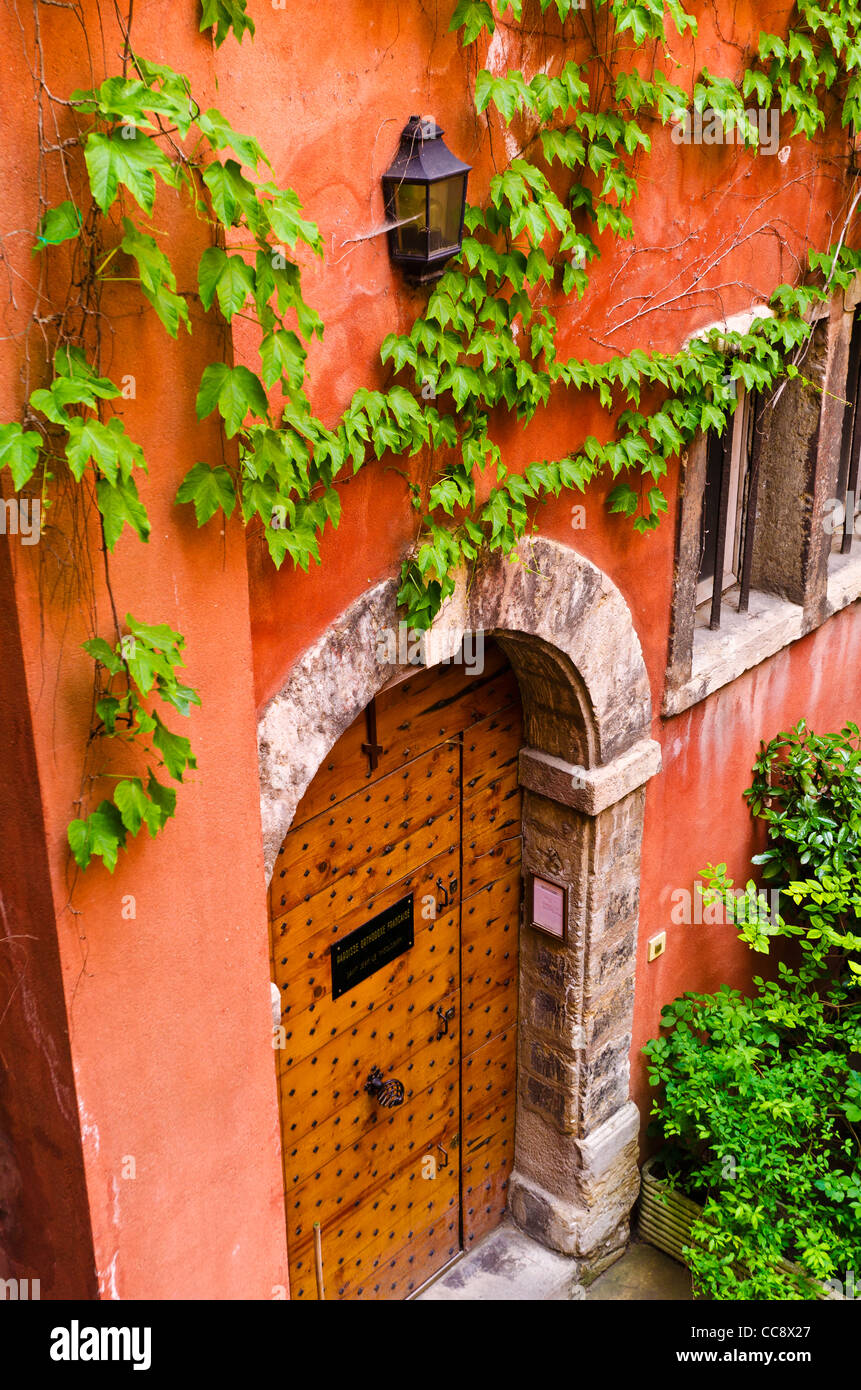 Lyon traboules hi-res stock photography and images - Alamy