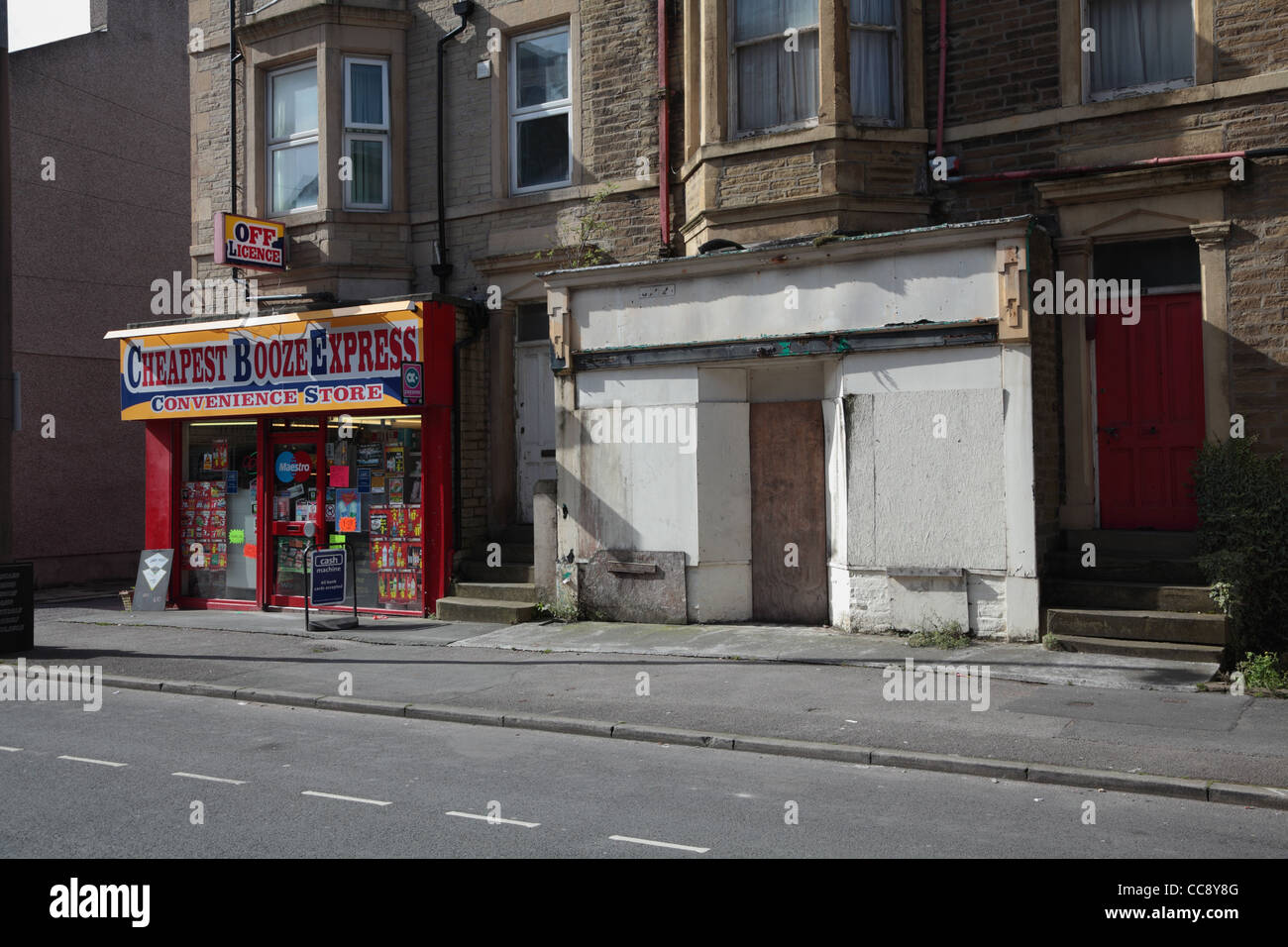 Urban shop closed hi-res stock photography and images - Alamy