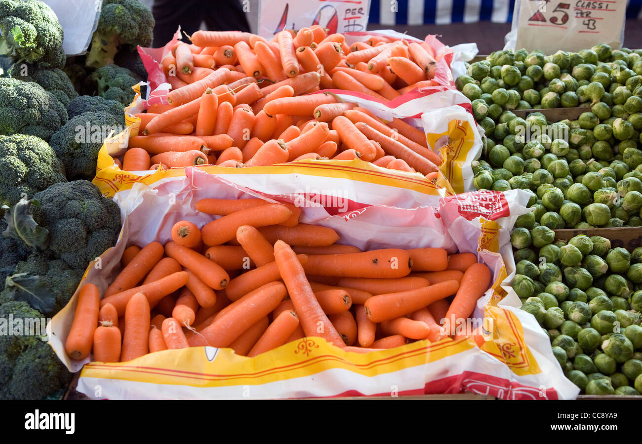 Market stall carrots for sale Stock Photo - Alamy