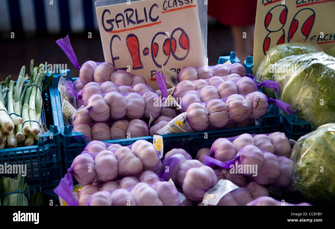 Market stall garlic cloves for sale Stock Photo - Alamy
