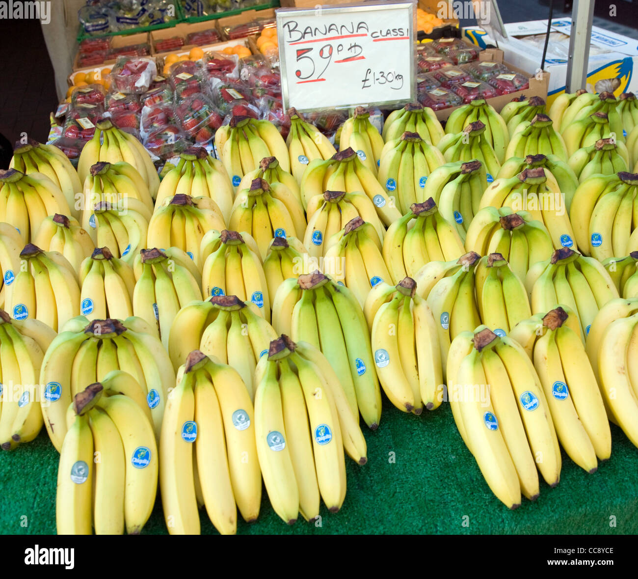 Bunches of bananas hi-res stock photography and images - Alamy