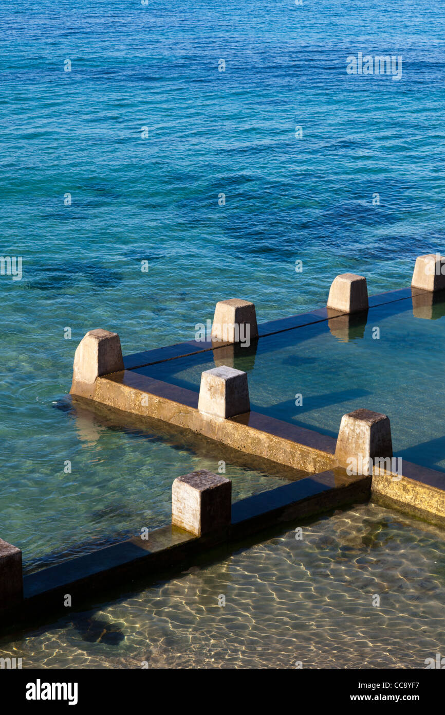 Swimming pool at Coogee Beach Sydney Stock Photo - Alamy