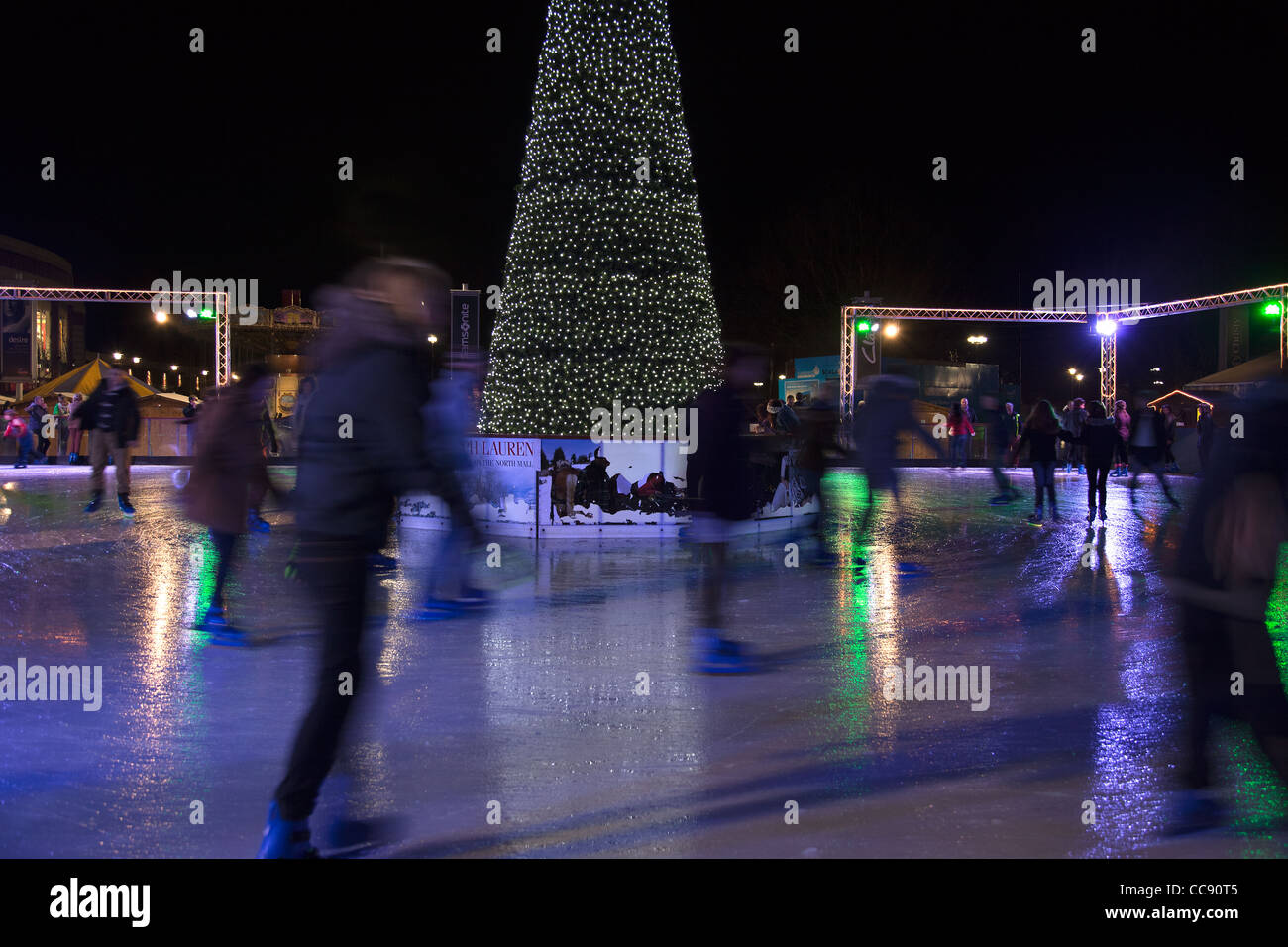 Outdoor ice rink night hi-res stock photography and images - Alamy