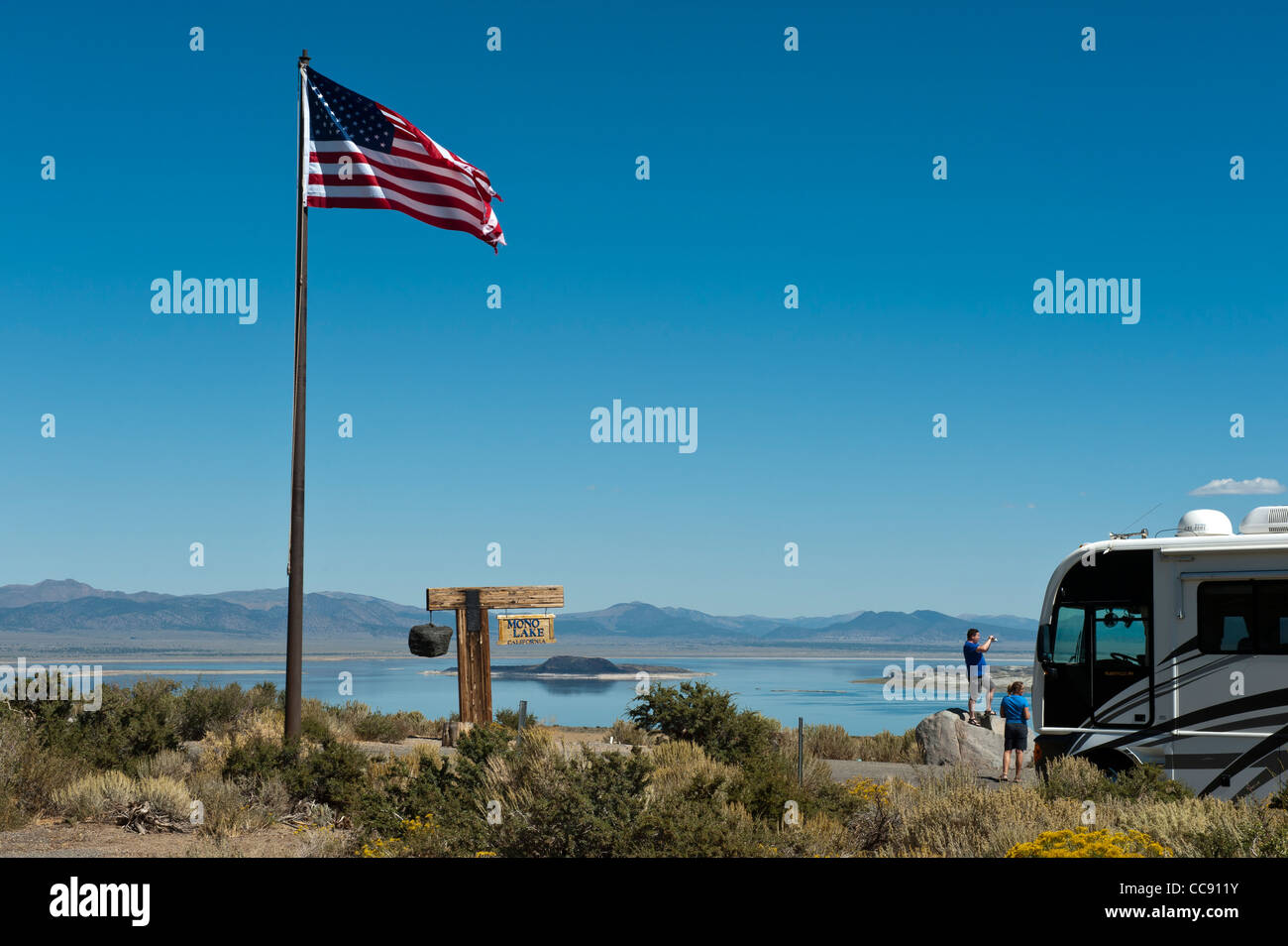 Gas station american flag hi-res stock photography and images - Alamy