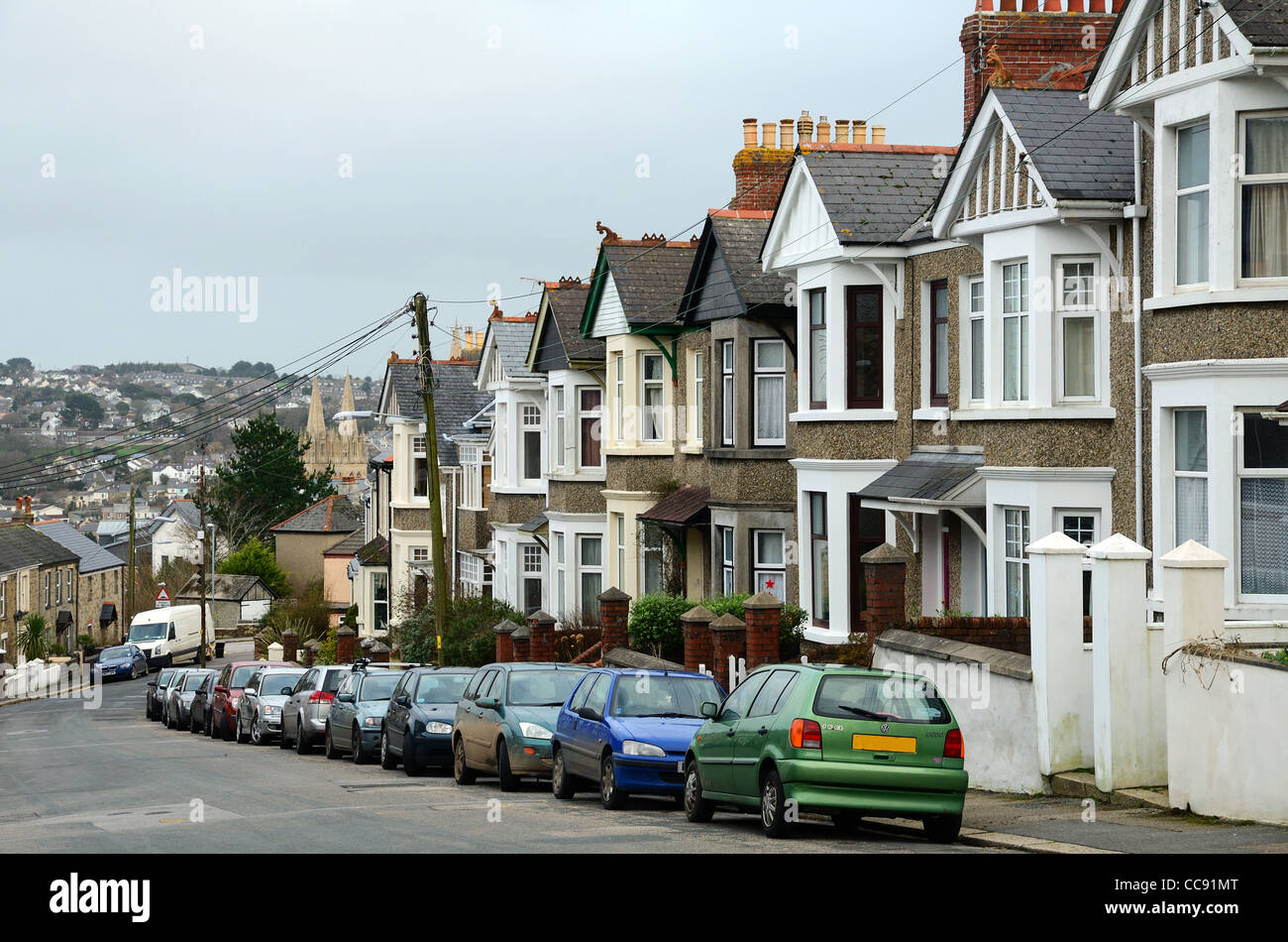 Row of terraced houses hi-res stock photography and images - Alamy