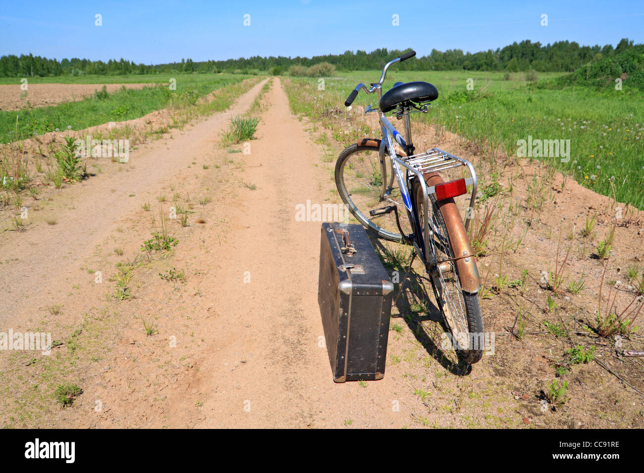 Bicycle and suitcase hi-res stock photography and images - Alamy