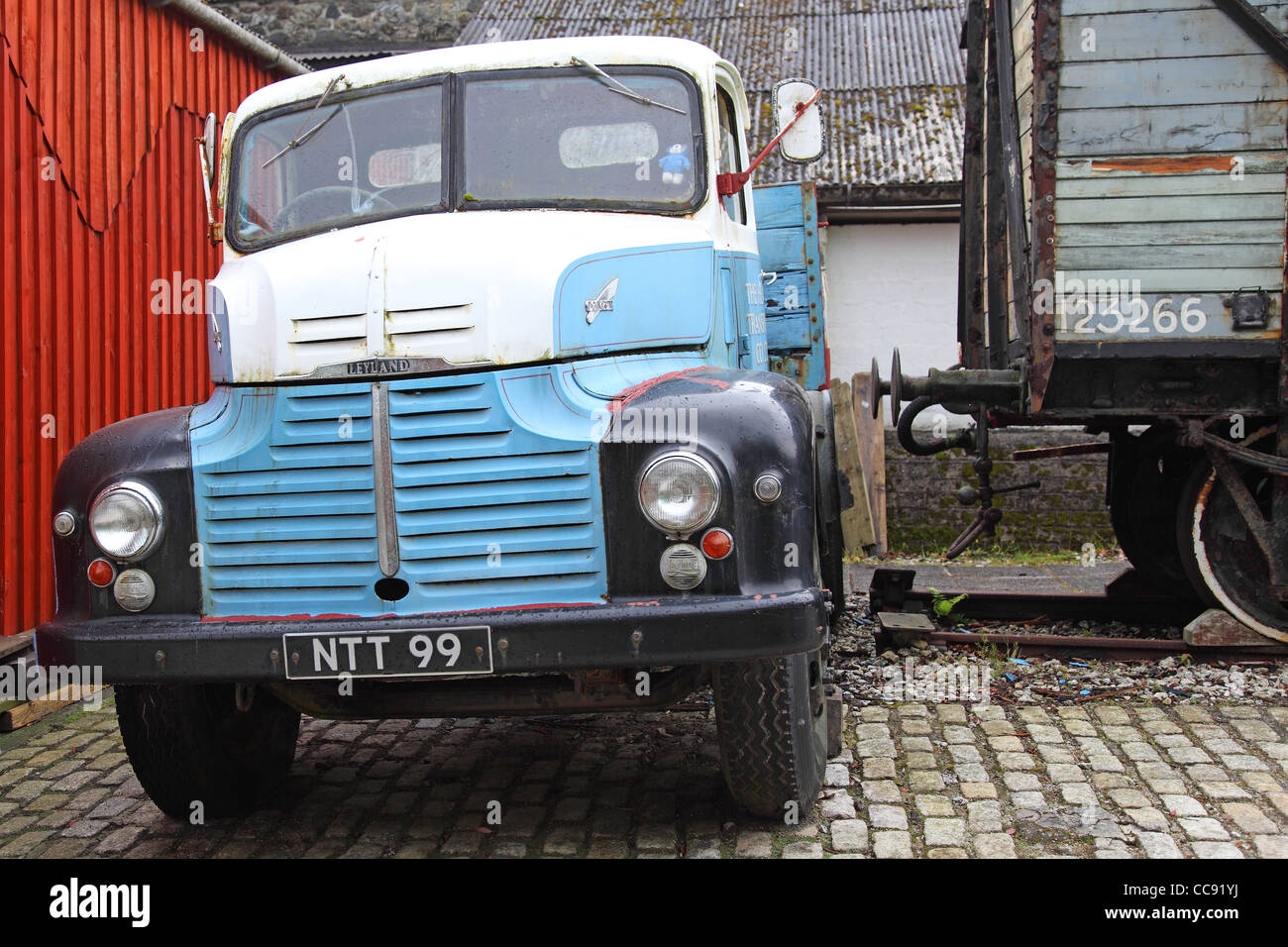 vintage track lorry Stock Photo - Alamy